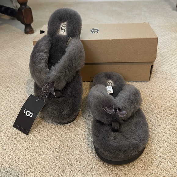 UGG | Shoes | Ugg Size 9 W Fluff Flip Flop Iii Grey Nwt | Poshmark